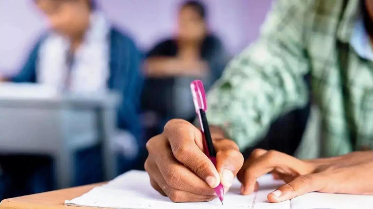 Addicted to reels, Gujarat student breaks hand to skip exams