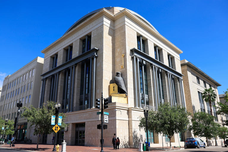 Ex-School Board member Elizabeth Andersen gets fight over seat on ...