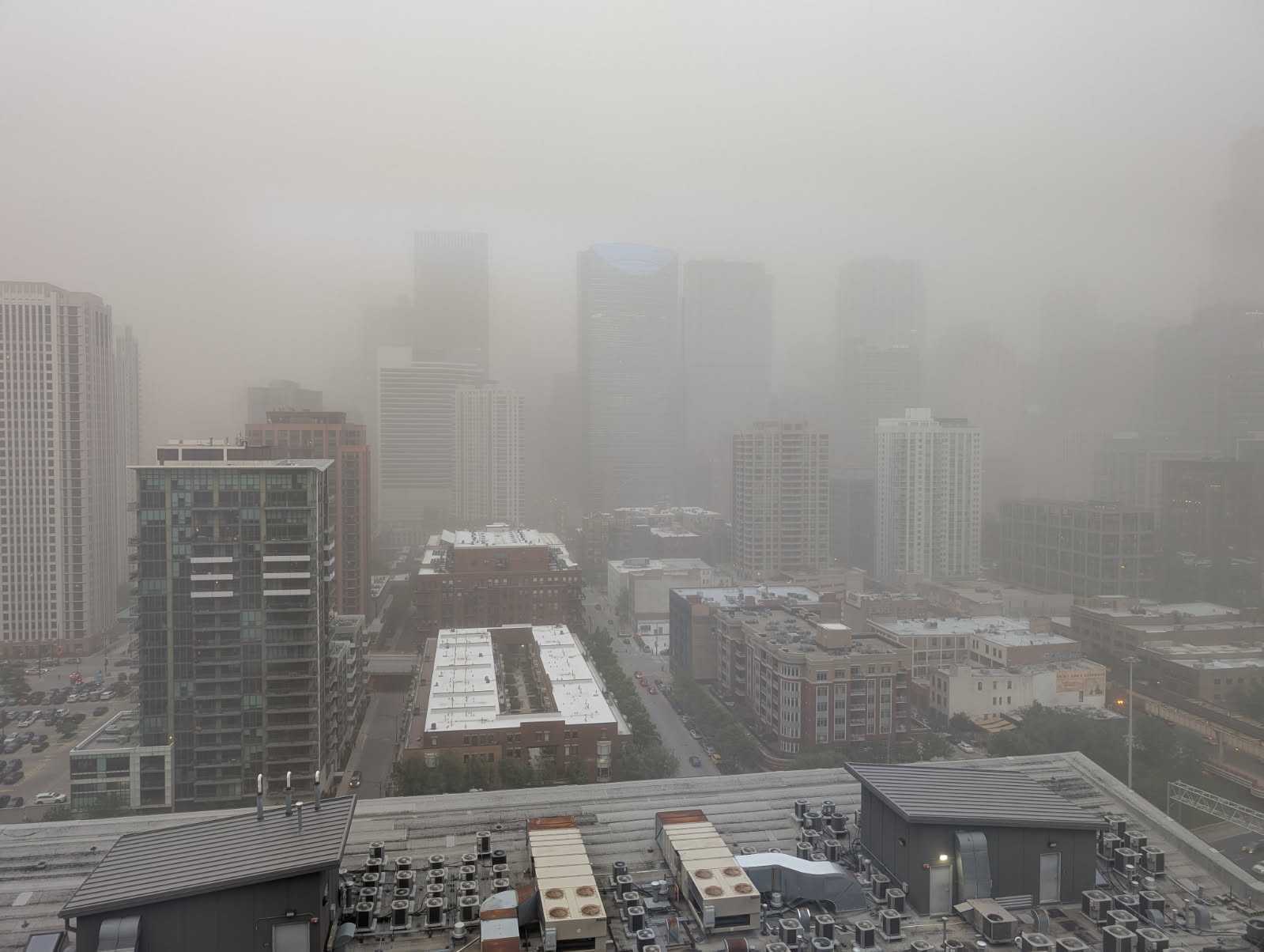 LIVE: Watch as dust storm moves into downtown Chicago amid warnings ...