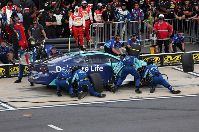 Brad Keselowski on pole for All-Star Race, McDowell's pit crew wins ...