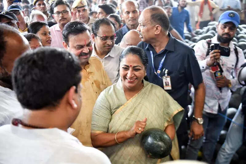 Water Stations & CCTV At Azadpur Mandi Soon: CM