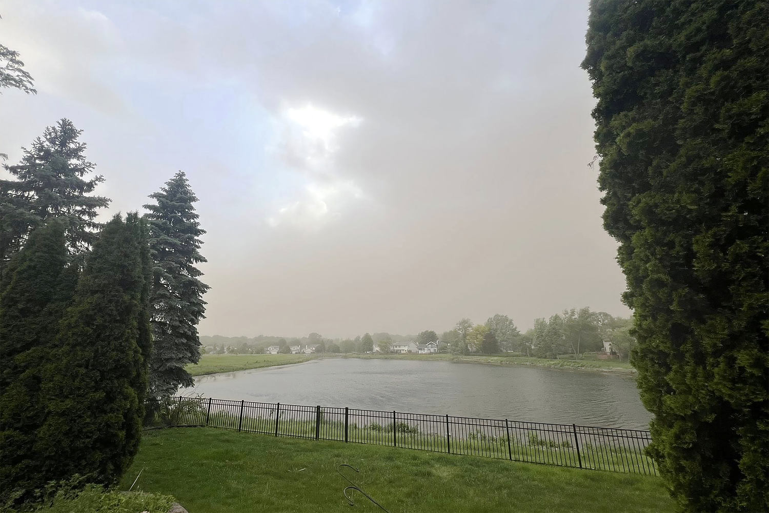 Dust storm covers Chicago with near-zero visibility conditions