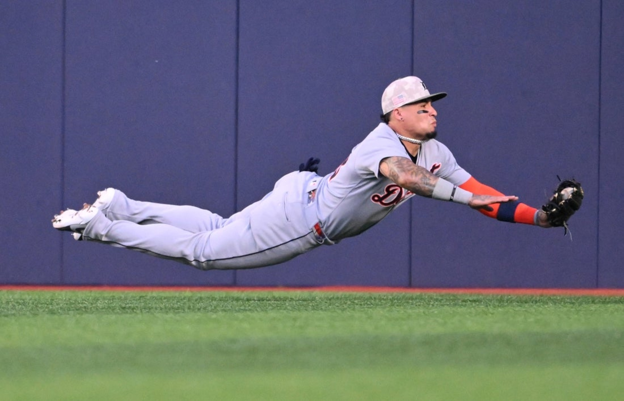 Javier Baez doing it all as Tigers eye series win vs. Jays