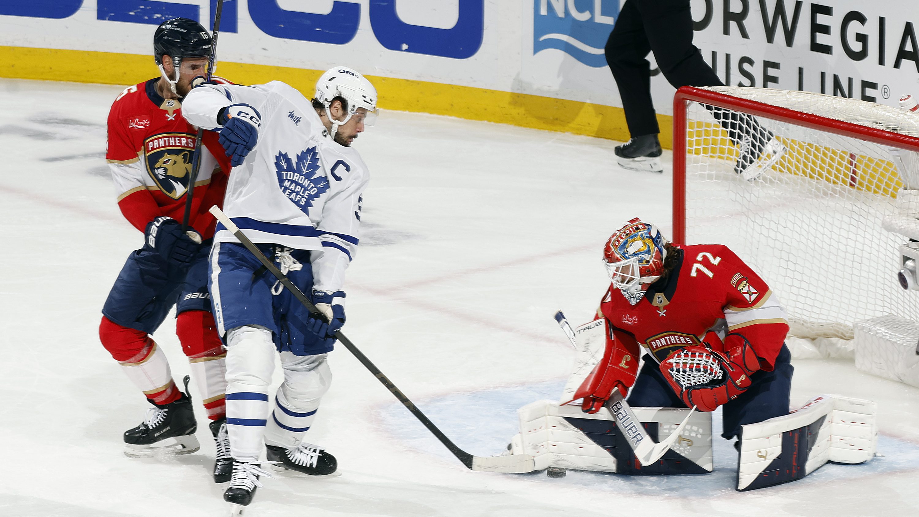 Auston Matthews breaks through, Maple Leafs beat Panthers 2-0 to force ...