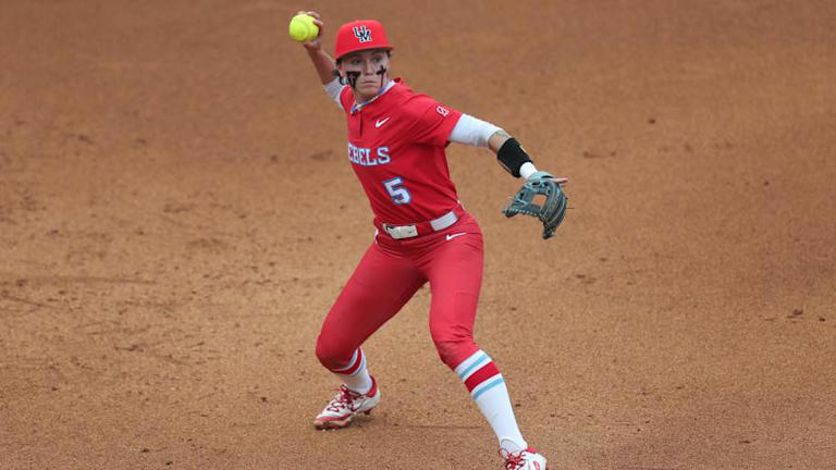 Ole Miss Softball Third Basemen Ends Game with Epic Unassisted Double Play