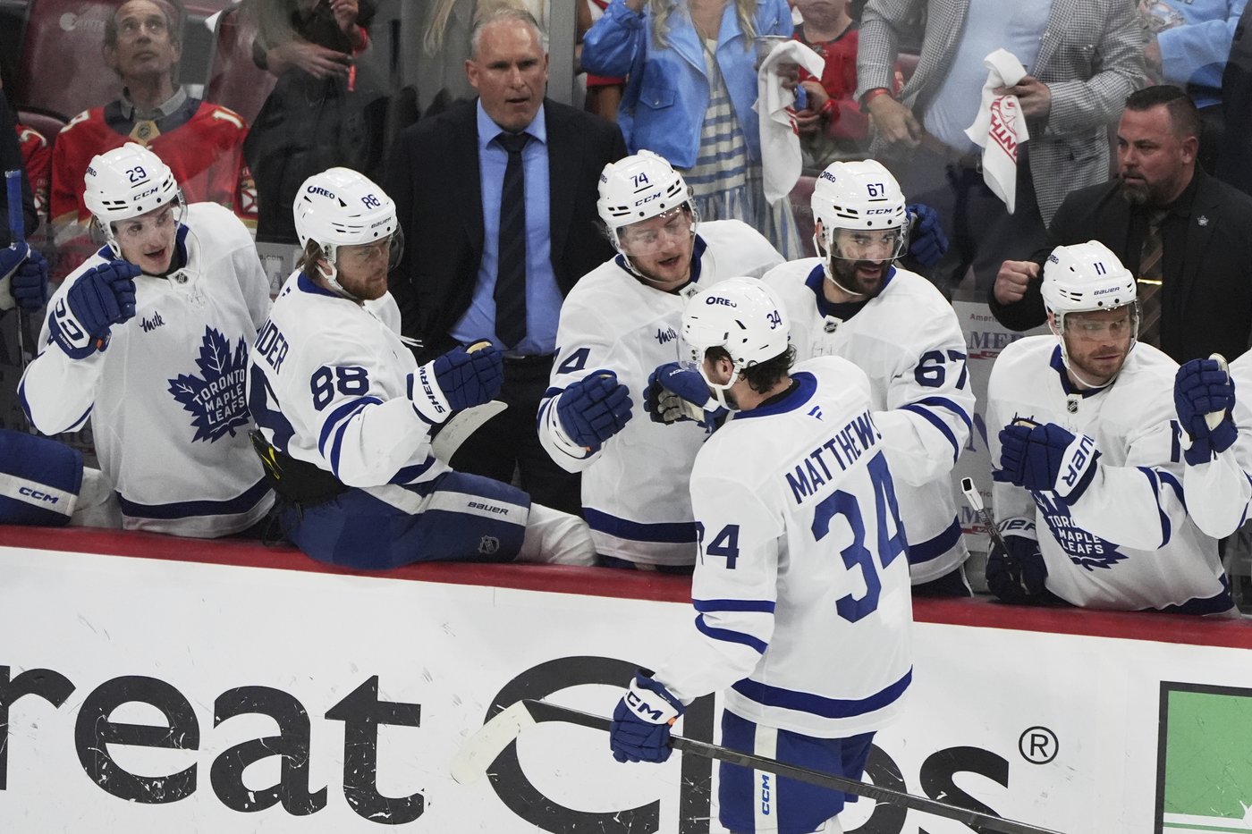 Matthews et les Maple Leafs restent en vie avec un gain de 2-0 contre ...