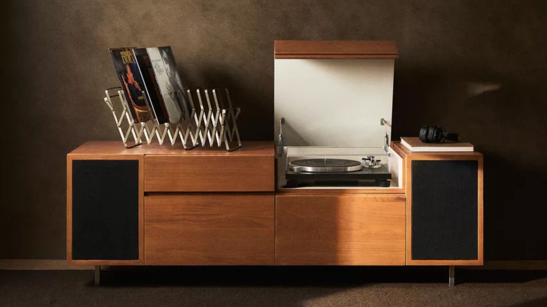 Record Bars Are the Perfect Way to Stylishly Showcase Your Vinyl ...