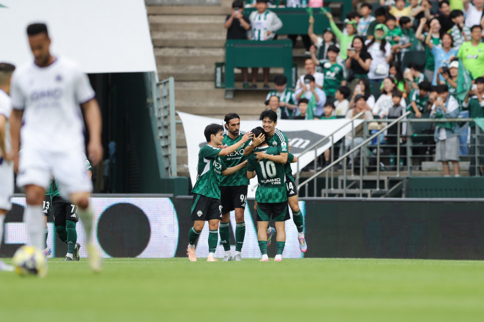 Anyang 2-0 rout Jeonbuk 11G in a row, multi-po Jeon Jin-woo jumps to ...