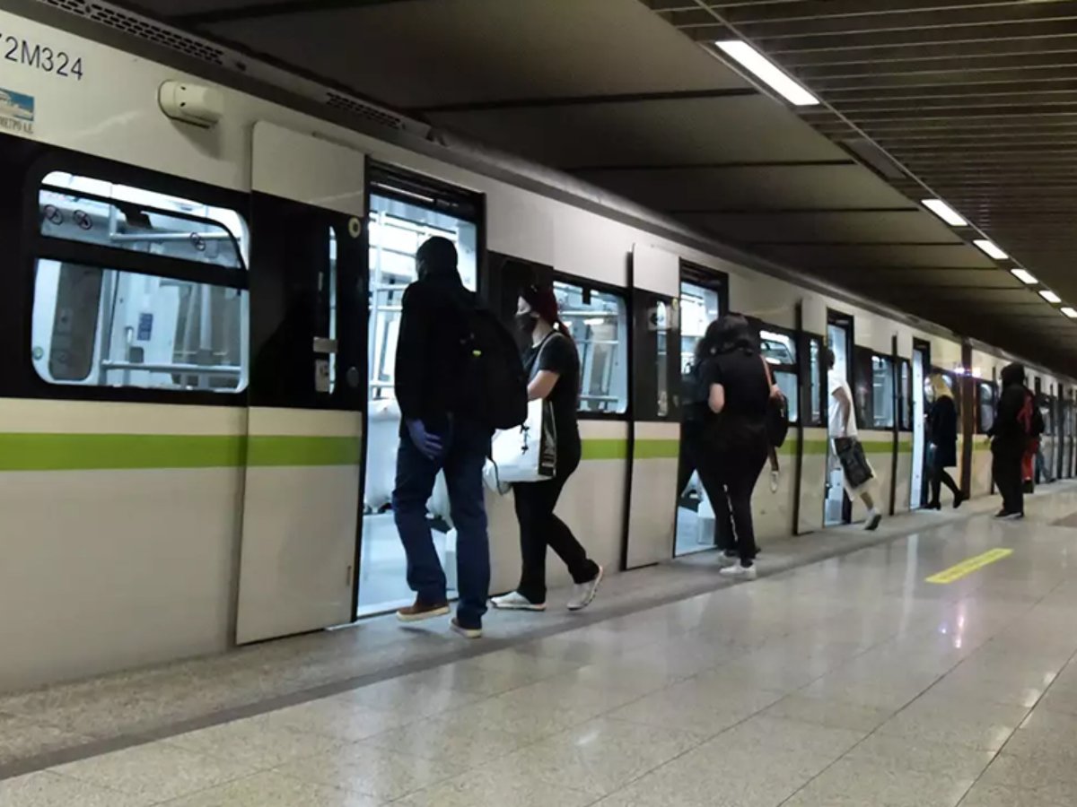 Αθήνα: Αστυνομικός εκτός υπηρεσίας έπιασε ληστή στο Μετρό – Άρπαξαν 635 ...