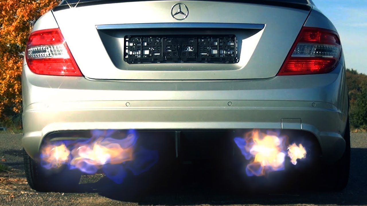 Mercedes C63 AMG – Auspuff-Flammen, V8-Sound & Backfire-Action mit ...