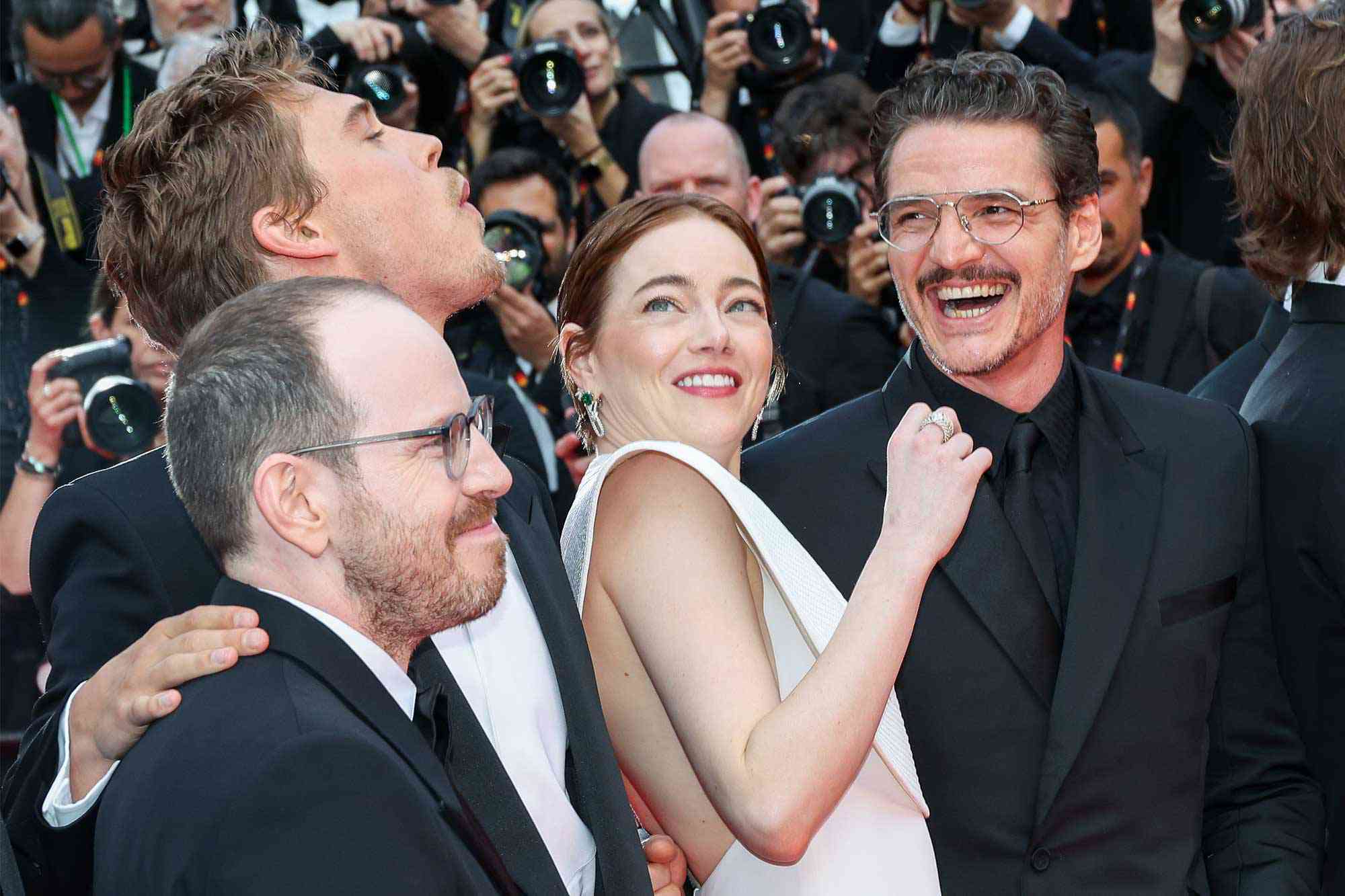 Austin Butler and Pedro Pascal help fight off bee bothering Emma Stone ...