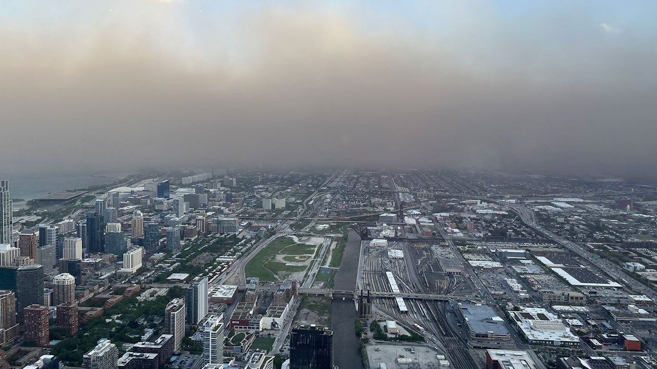 Dust Storm Warning issued for Chicago as skies turn apocalyptic
