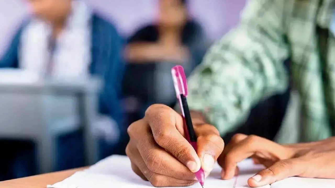 Addicted to reels, nursing student in Ahmedabad breaks her hand to skip ...