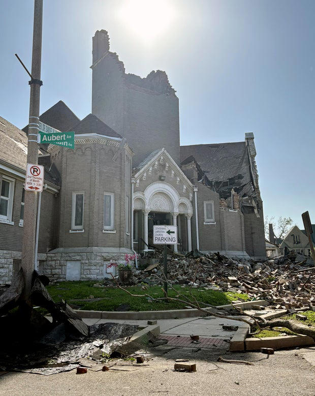 Severe storms that swept across the Midwest kill at least 21 Severe storms that swept across the Midwest kill at least 21