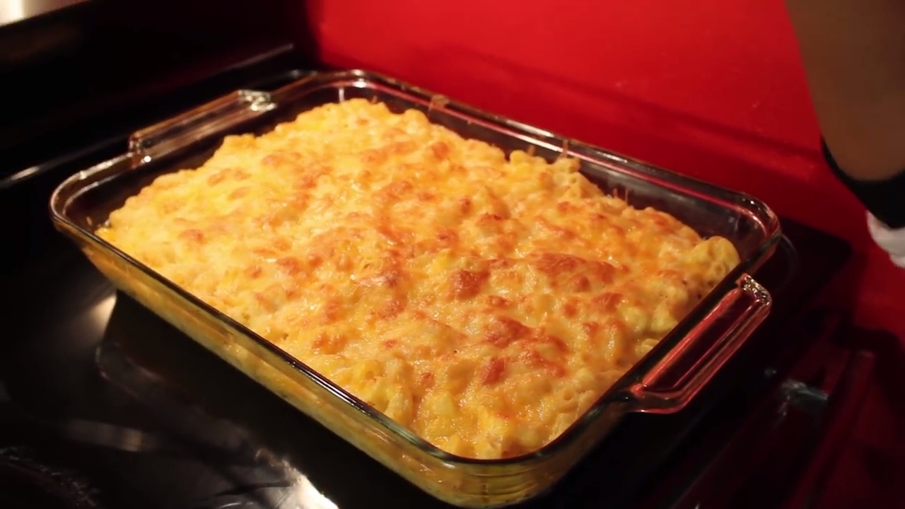 7-cheese mac and cheese mukbang (starts at 6:30)