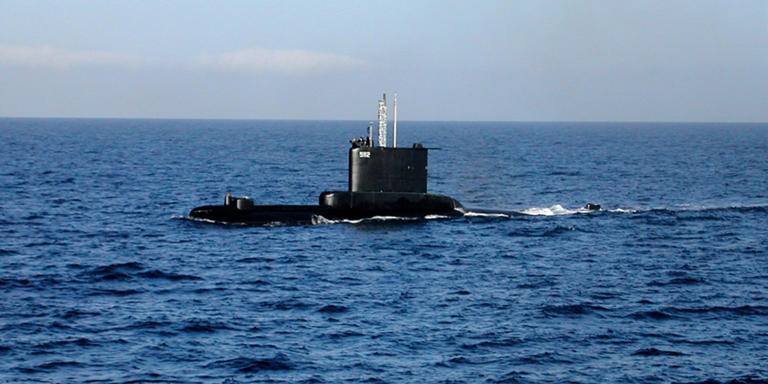 Το Πολεμικό Ναυτικό αποχαιρέτησε σιωπηλά και το θρυλικό υποβρύχιο «ΤΡΙΤΩΝ»
