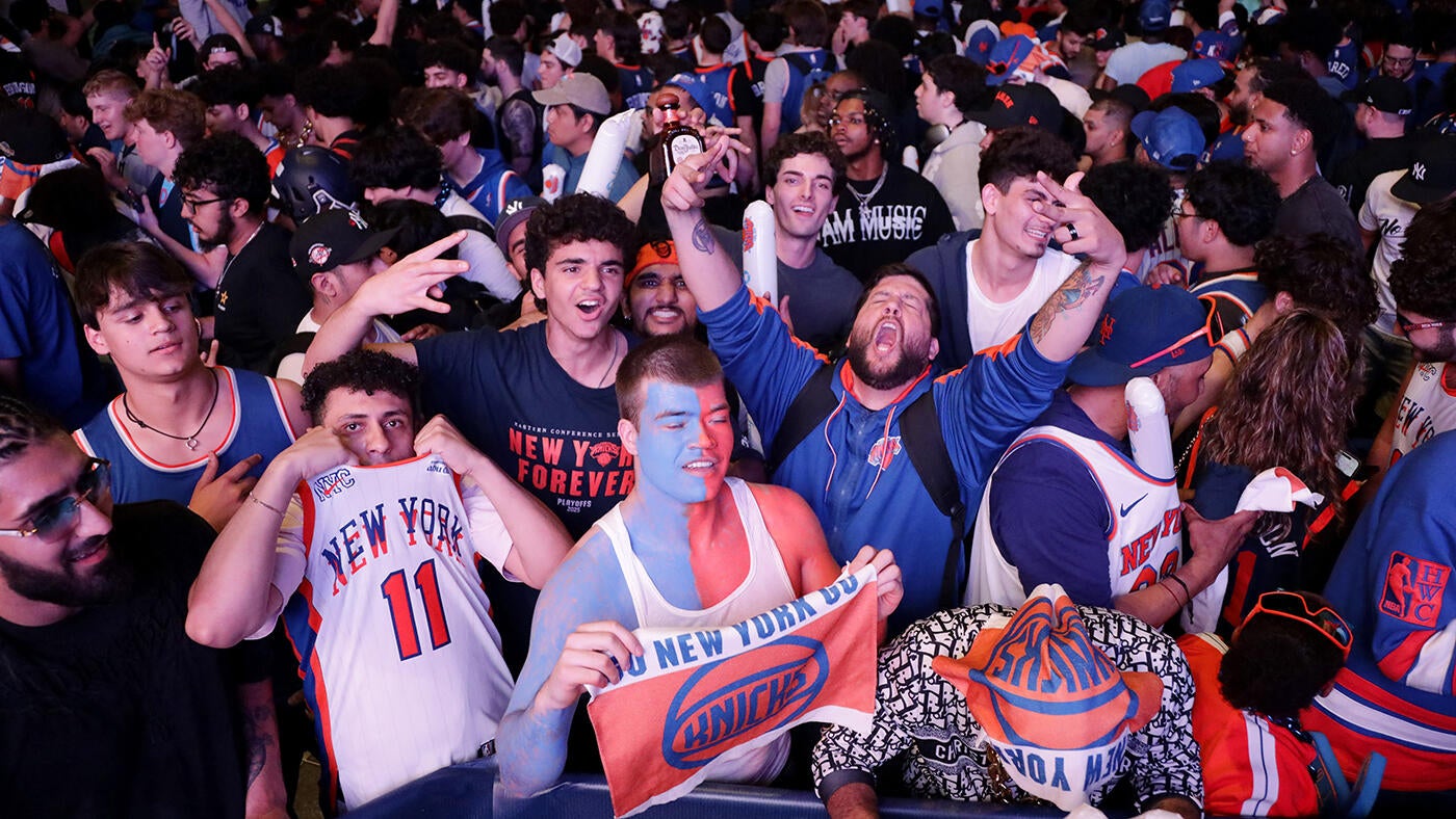 WATCH: Knicks fans go wild outside Madison Square Garden as New York ...