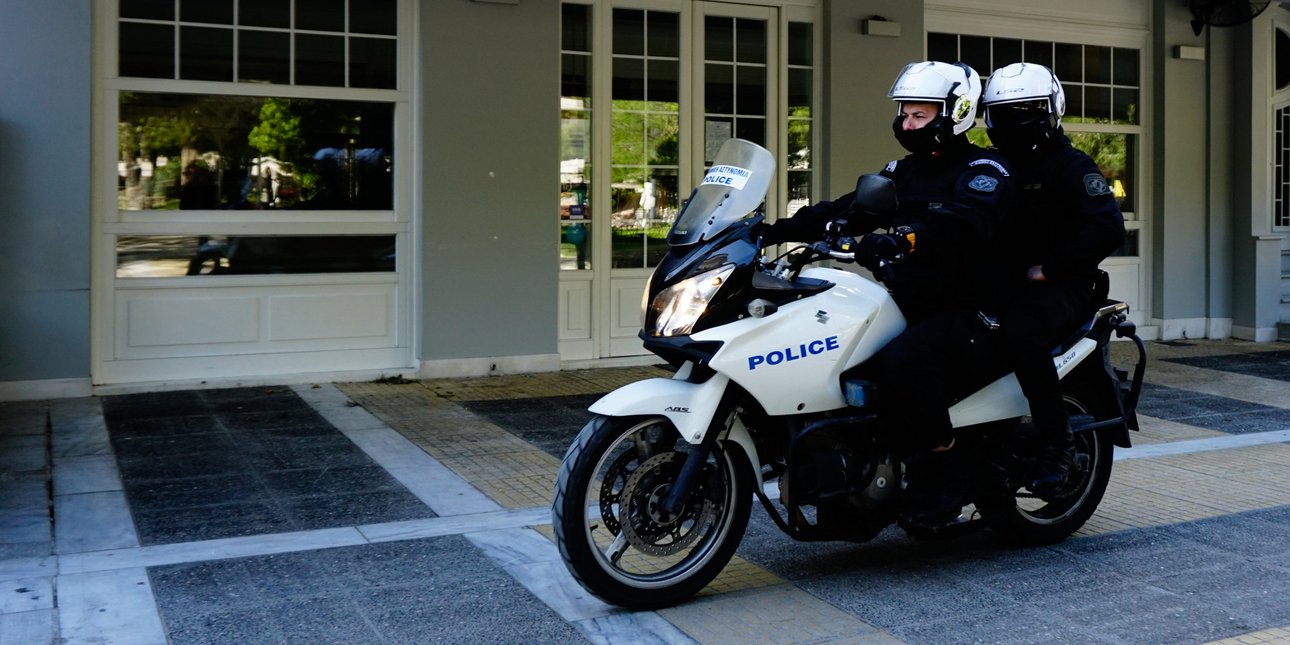 Μενίδι: Συνελήφθησαν τρεις 15χρονοι για ληστεία σε βάρος 59χρονης