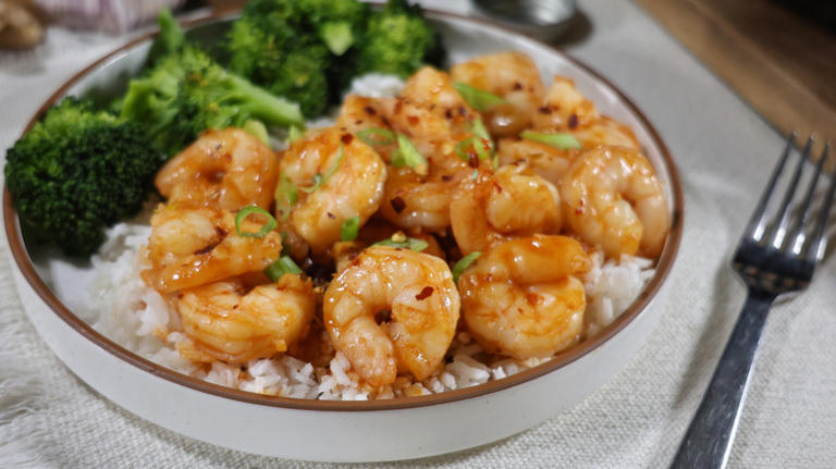Heat Meets Sweet In This Killer Honey Garlic Shrimp Recipe