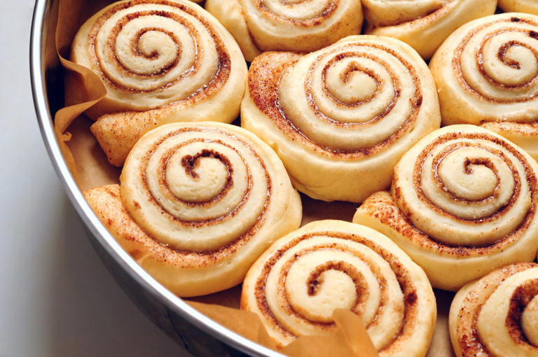 The Genius Canned Cinnamon Roll Trick That's Perfect For Lazy Weekend ...