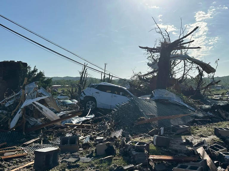 Tornado devastates southern Kentucky