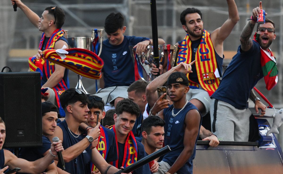 La Liga party goes off the rails—literally: Barcelona star’s epic bus ...