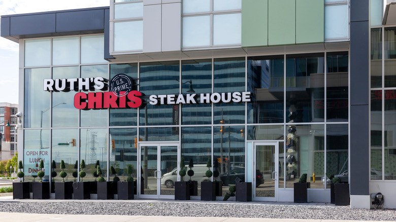Ruth's Chris Steakhouse Vs J. Alexander's: How Do The Chains Compare?