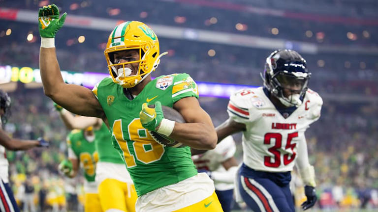 Oregon Ducks' Kenyon Sadiq Best Tight End Returning To College Football?