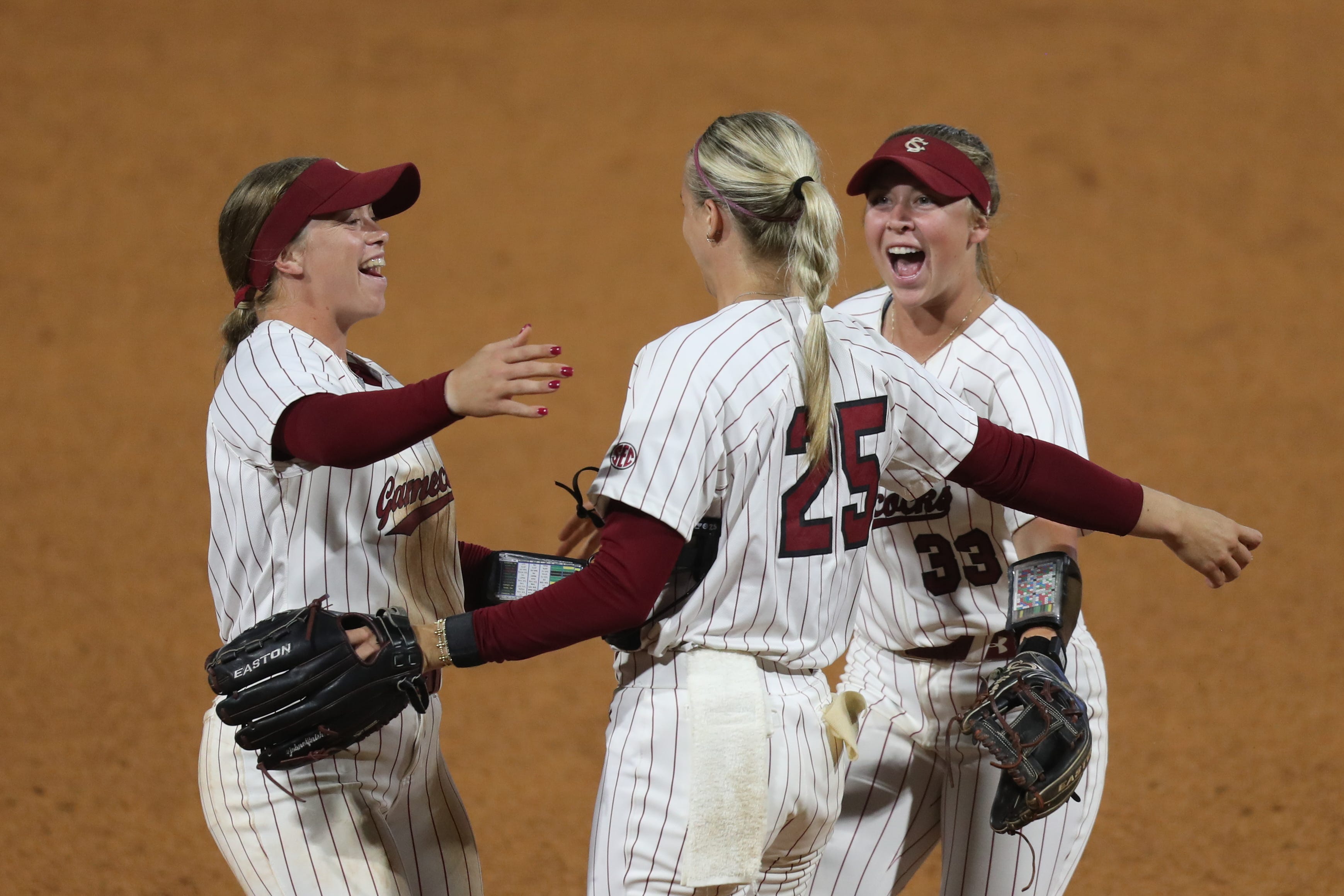 South Carolina softball's 6th-inning surge vs North Florida carries ...