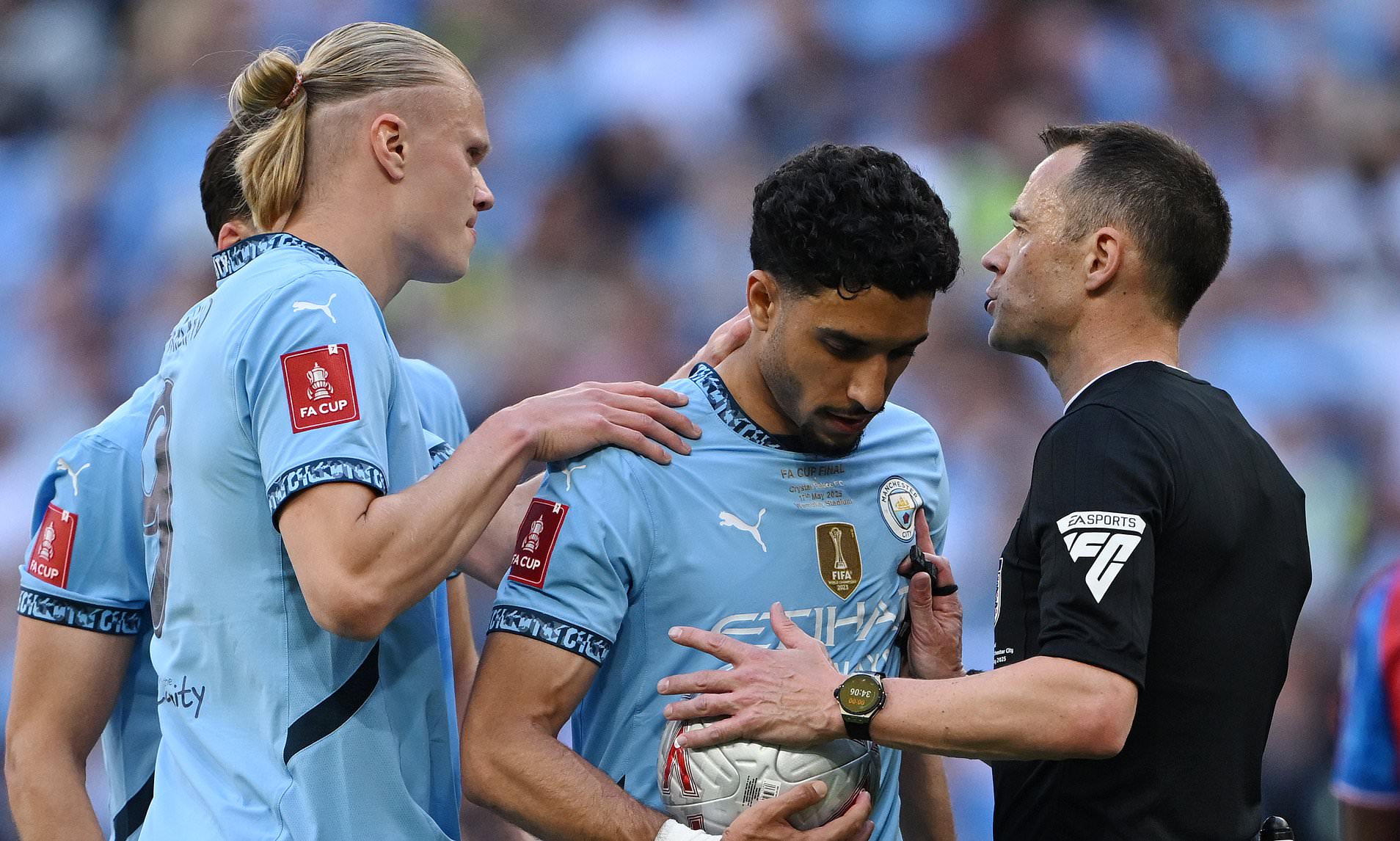 Alan Shearer left STUNNED at Erling Haaland handing over penalty to Man ...