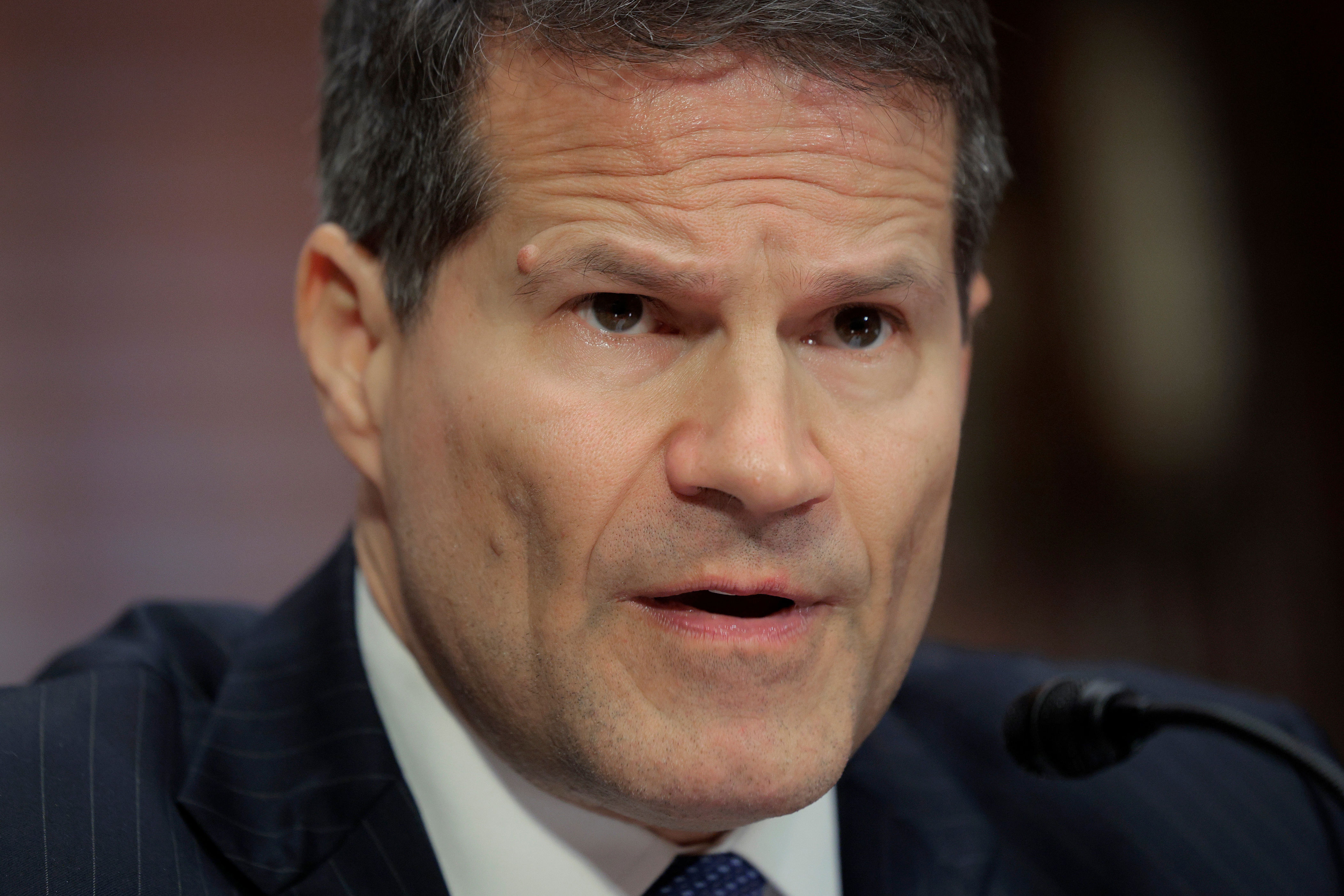 Trump admin pushes Supreme Court to allow it to fire thousands of ...