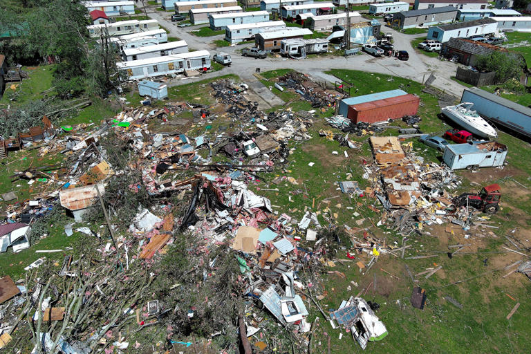 Tornadoes, storms kill more than 30: See photos from Kentucky, Missouri ...