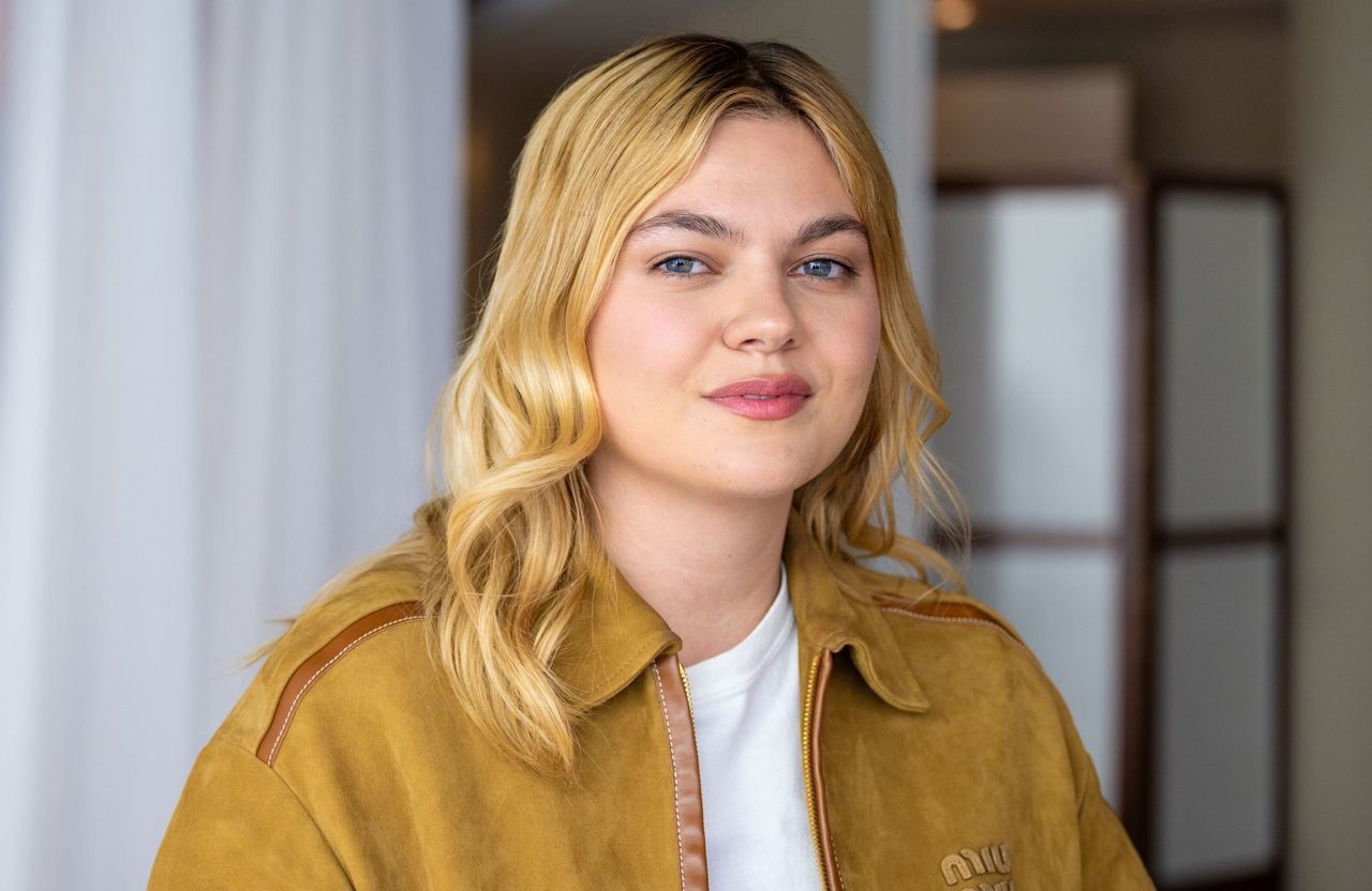 Louane dévoile des photos inédites de sa mère et de sa fille Esmée à ...
