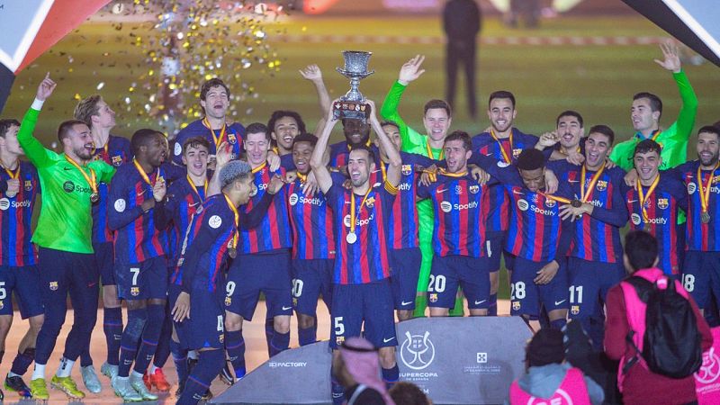 Barcelona celebrates La Liga title with victory parade