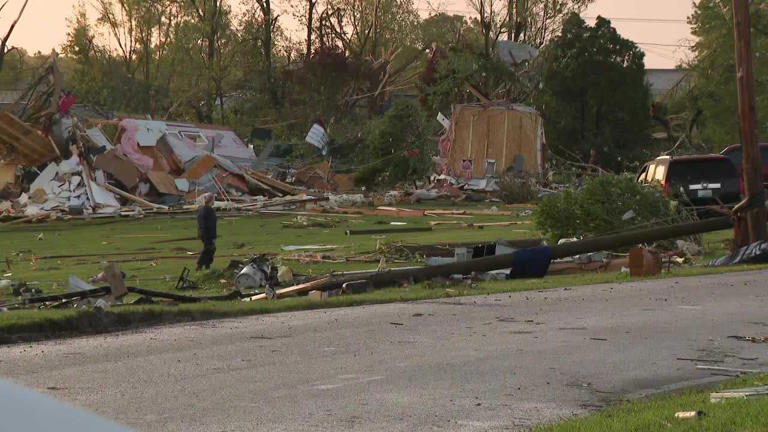 10 people dead after tornado hits southeastern Kentucky; search ...