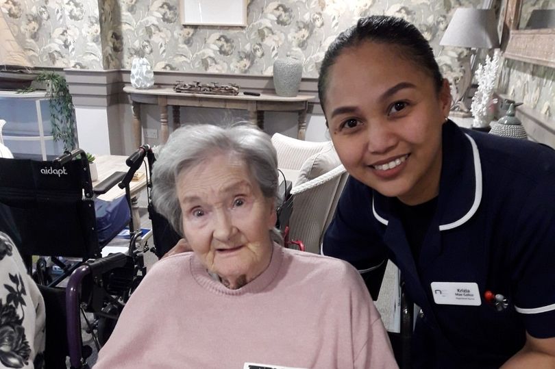 Nurse couldn't believe who tapped her on the shoulder