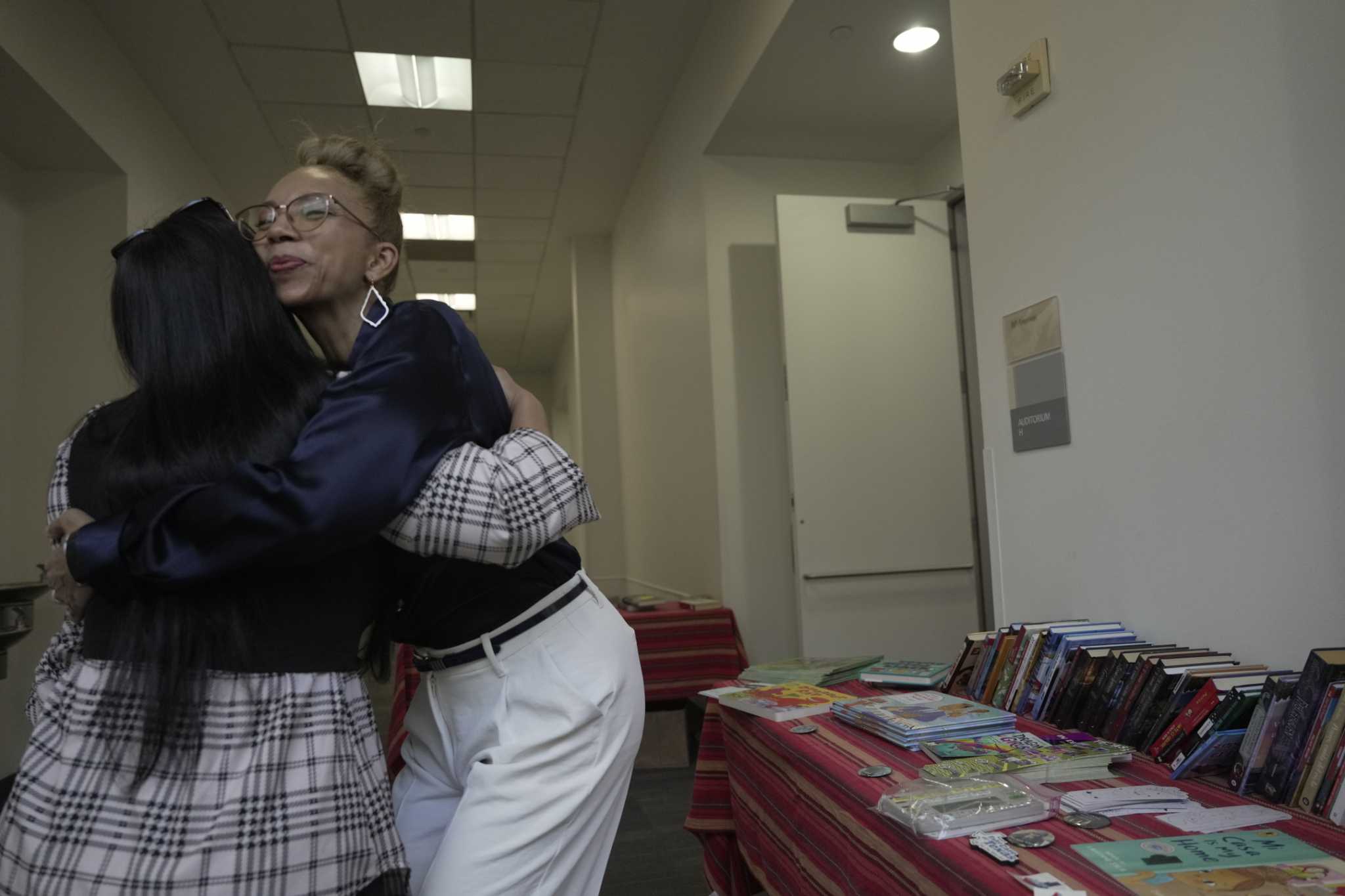 HISD has just 23 librarians for 274 schools after move to turn ...