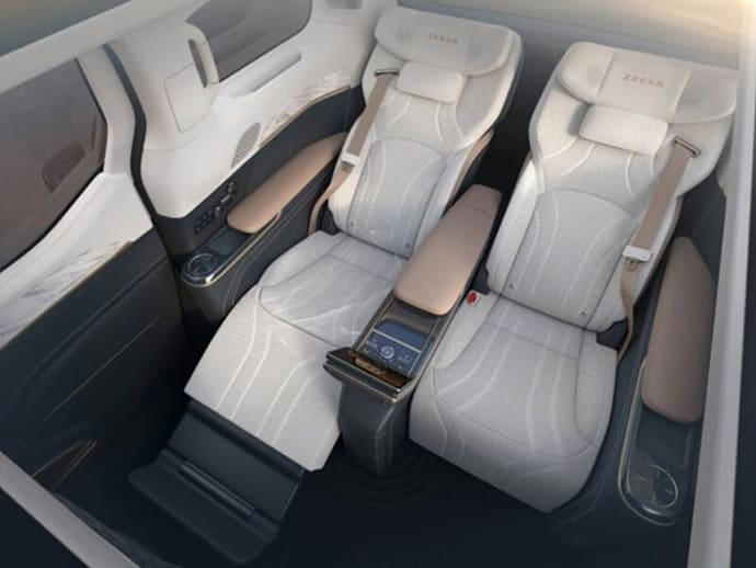 A Gold-Plated Minivan with 778 Horsepower—Zeekr’s 009 Redefines Rear Luxury