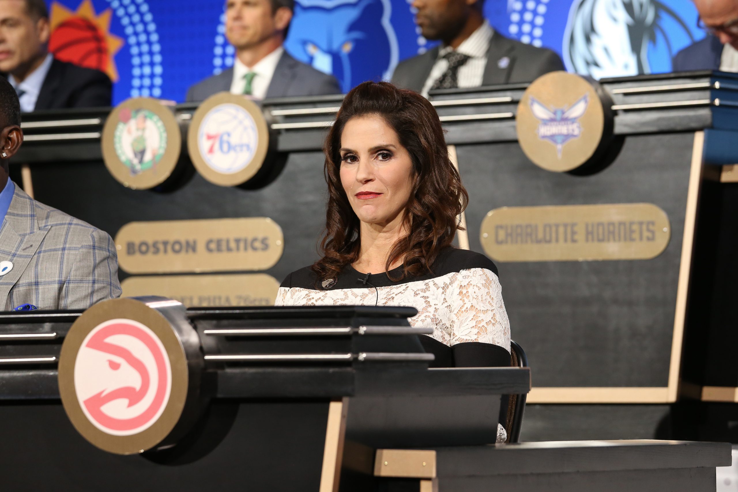 From 'Lost Boys' to NBA billions: How Jami Gertz transformed from '80s ...