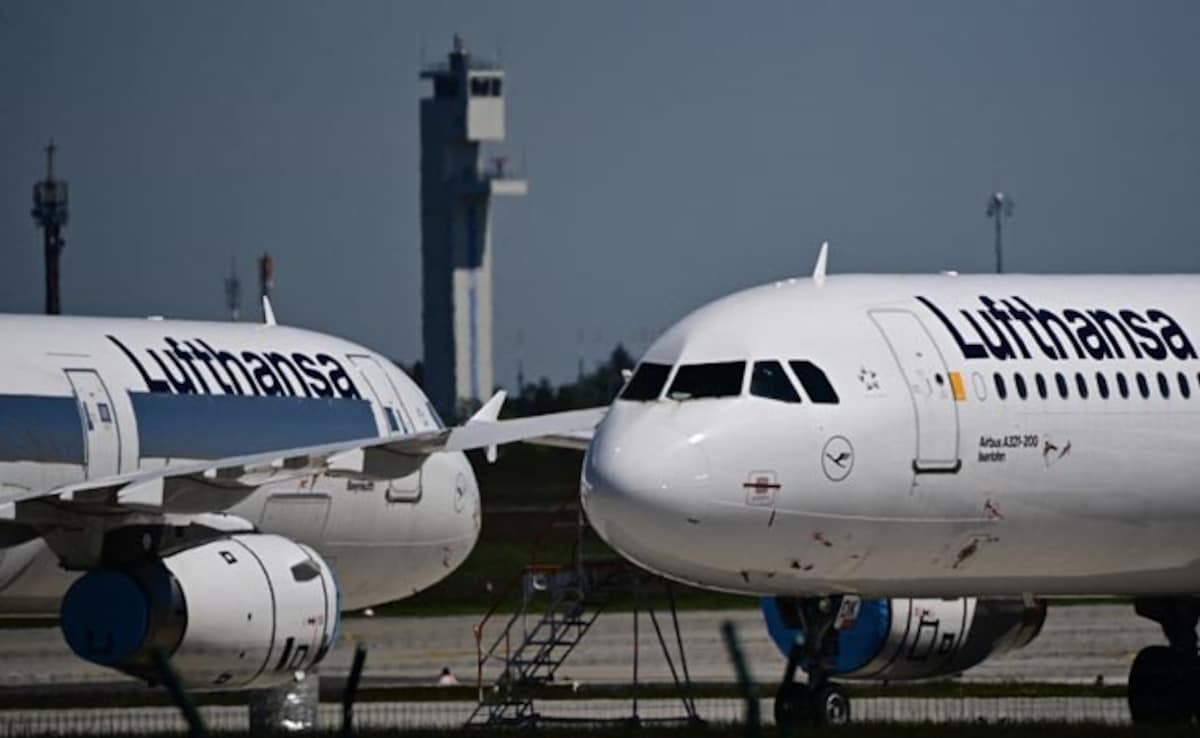 Lufthansa Plane Flew On Autopilot For 10 Minutes After Pilot Fainted ...