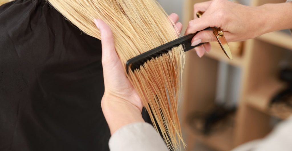 Frisörens skarpa uppmaning: ”Detta skulle jag aldrig göra med mitt eget ...