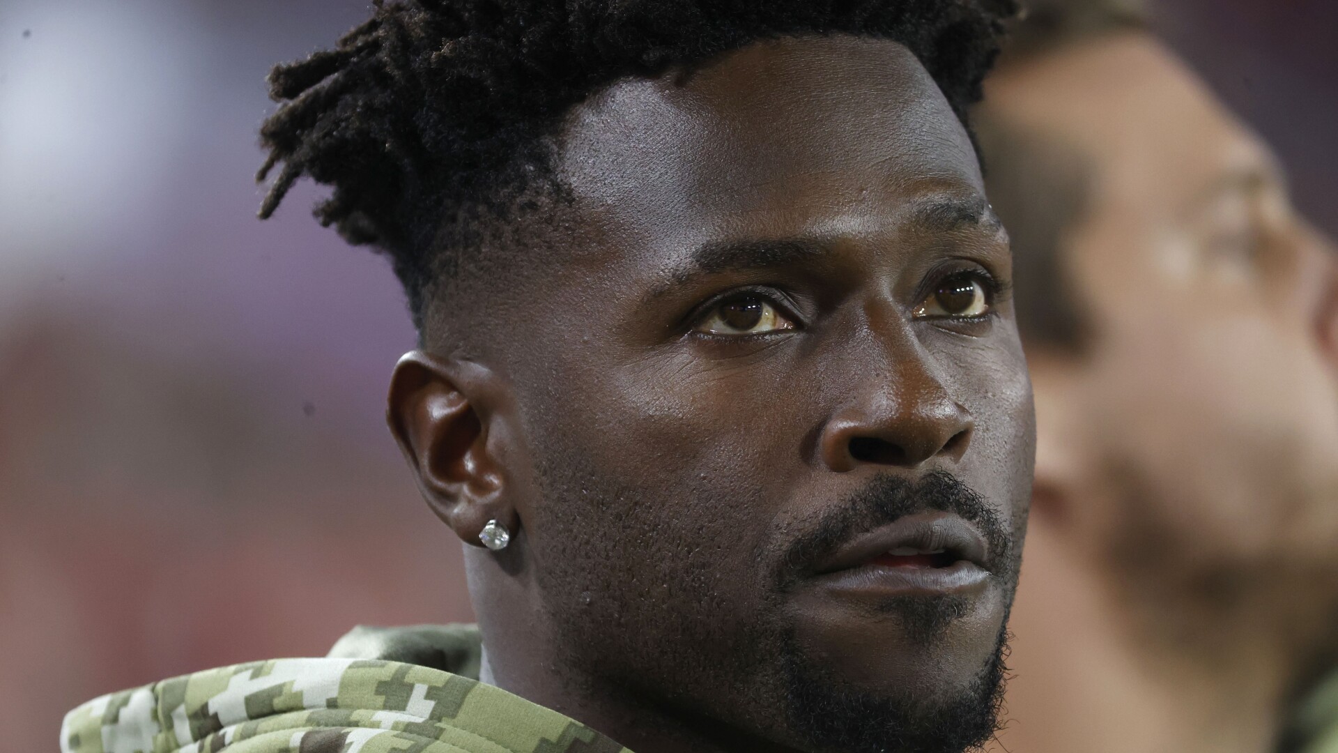 Antonio Brown receives permission to travel despite pending attempted ...