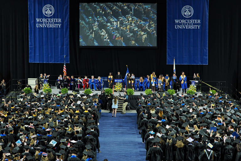 'All about opportunity': Sen. Warren encourages WSU grads at 149th ...