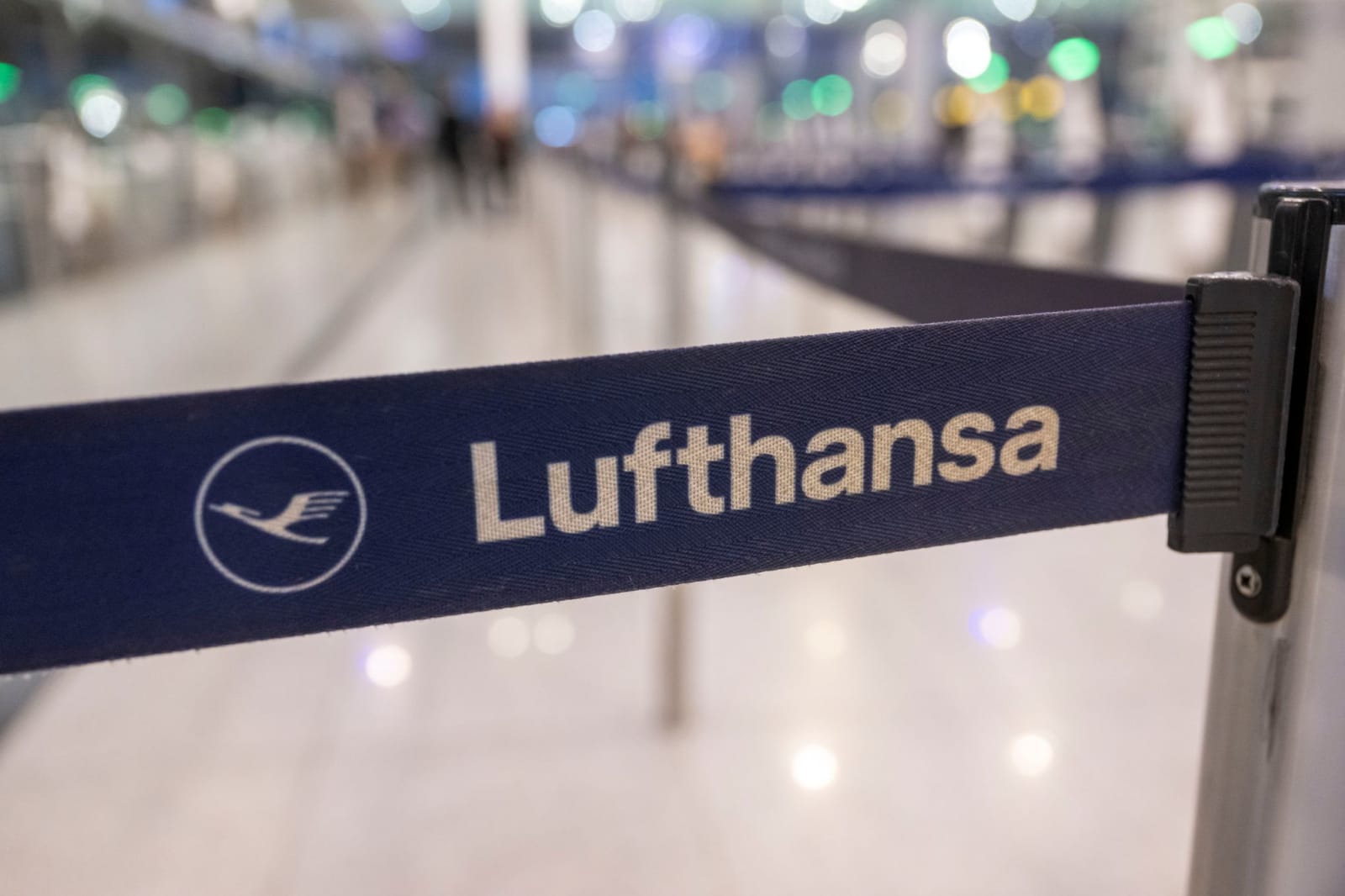 Lufthansa jet flown by autopilot after pilot faints in cockpit