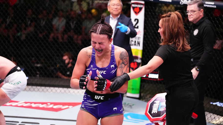 UFC prelim fighter makes history with rare buzzer-beater submission