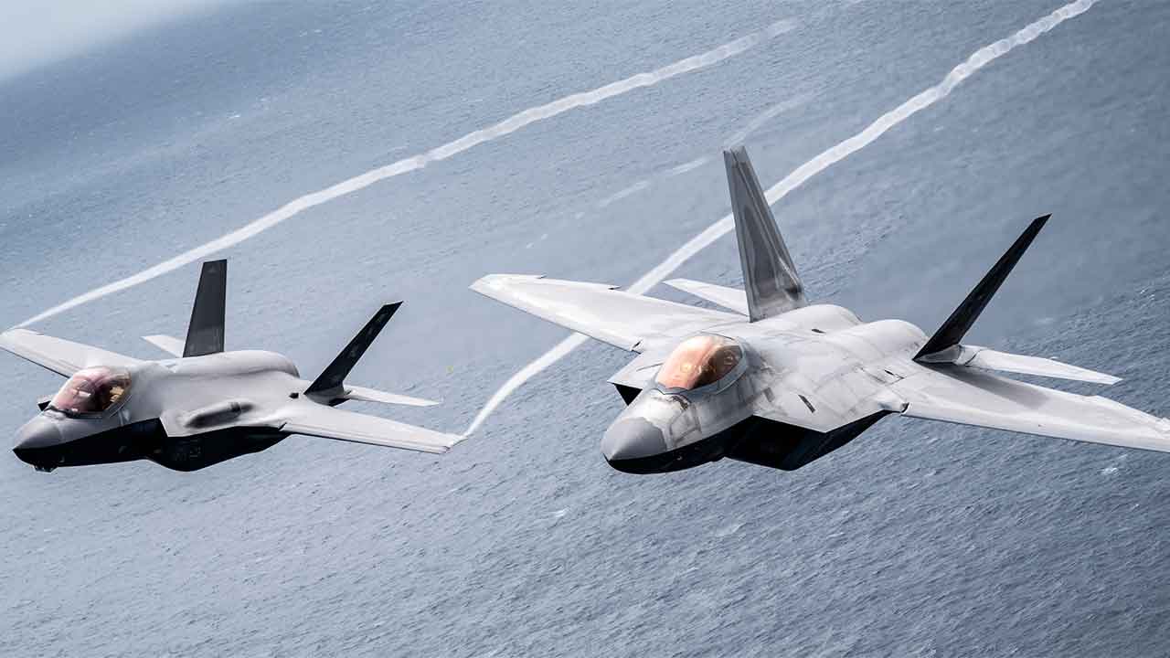 Trump kondigt nieuwe F-55 gevechtsvliegtuig en “Super” versie van de F ...