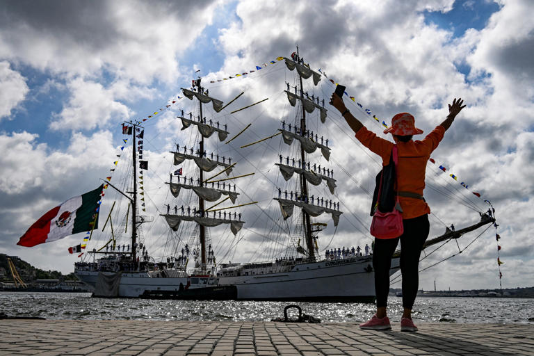 Brooklyn Bridge ship crash latest: Mexican navy cadet, 20, confirmed as ...