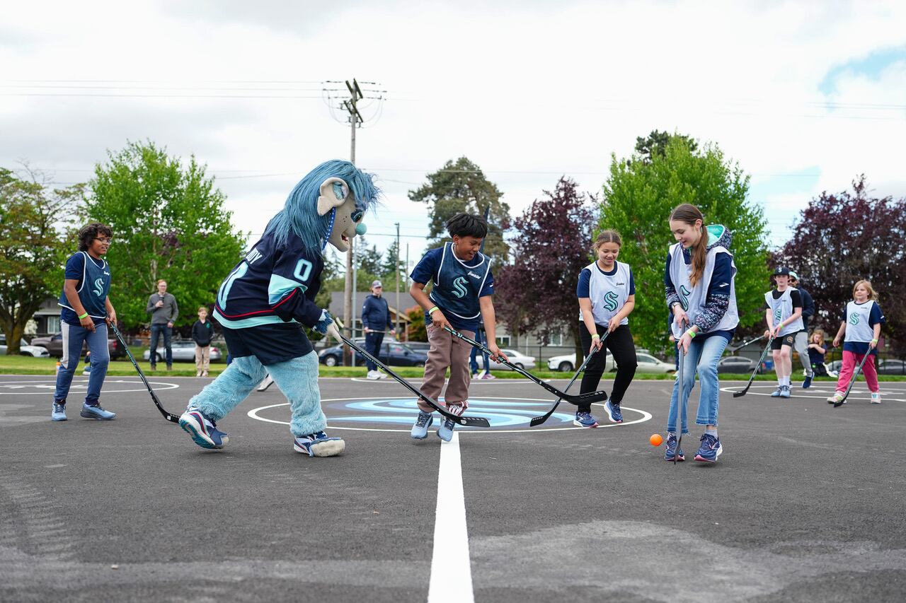 Seattle Kraken’s ‘One Roof Foundation’ opens new multisport court in Tacoma