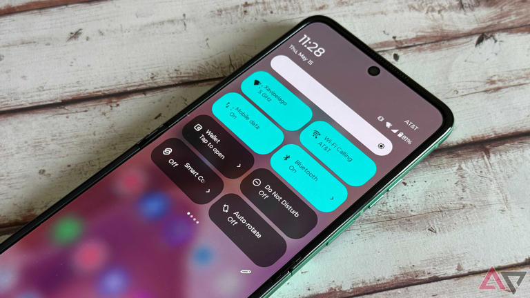 5 settings to change on your Motorola Razr 2025