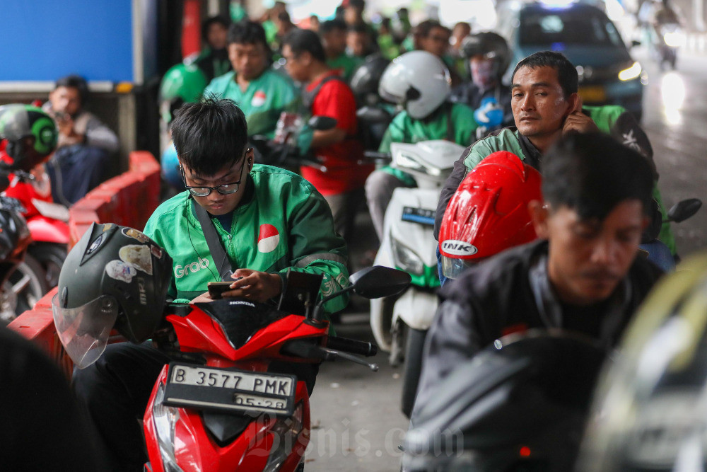 Adian Napitupulu Usul Potongan Gojek-Grab ke Ojol Cuma 10%